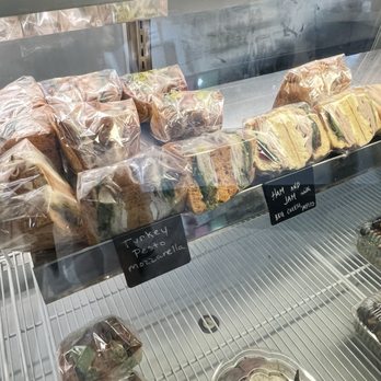 CURBSIDE ON THE RUN - Updated November 2024 - 133 Photos & 182 Reviews ...