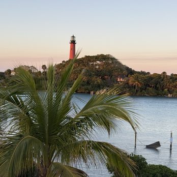 TOPSIDE AT THE BEACON - Updated October 2025 - 173 Photos & 130 Reviews ...