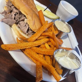 APOGEE PUB & EATERY - Updated December 2025 - 122 Photos & 203 Reviews ...