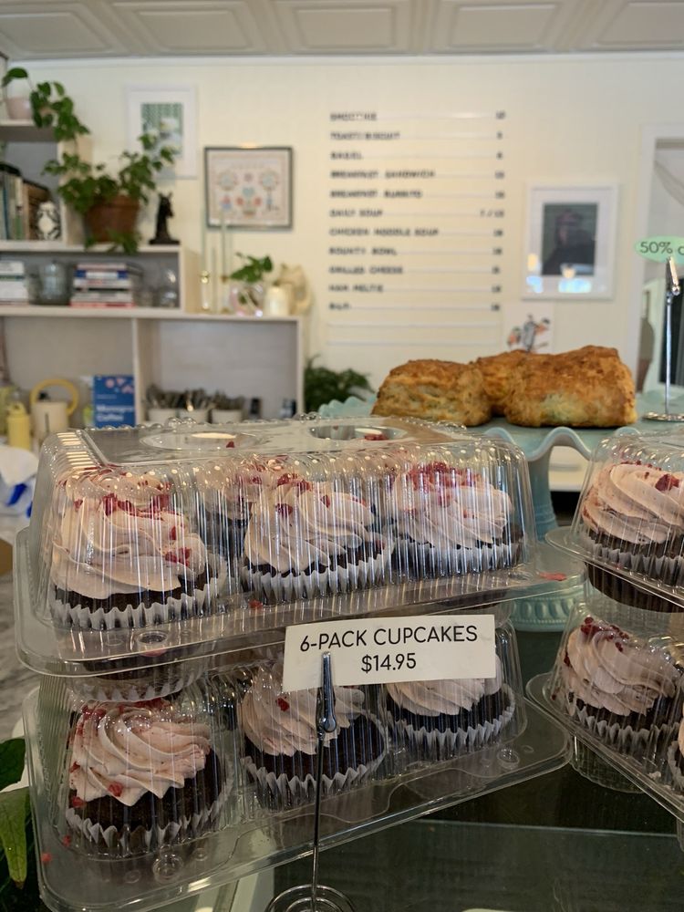 RUTH & DEAN - Updated January 2026 - 11 Photos - 2509 Estevan Avenue ...