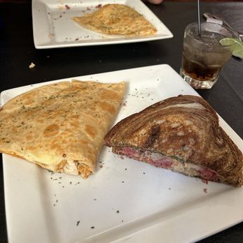 RED SHAMROCK - Updated July 2025 - 10 Photos & 12 Reviews - 21 Mill St ...