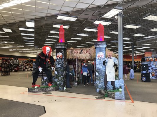 SPIRIT HALLOWEEN - Updated September 2025 - 11 Photos - 4813 Kietzke Ln ...