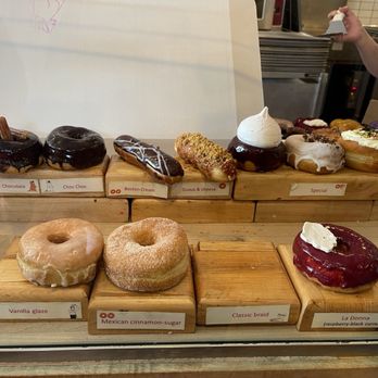 FAN-FAN DOUGHNUTS - Updated July 2025 - 691 Photos & 270 Reviews - 448 ...