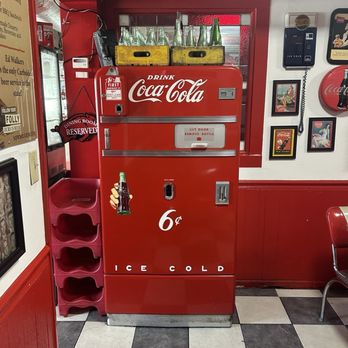 ED WALKER’S DRIVE-IN & RESTAURANT - Updated December 2025 - 181 Photos ...