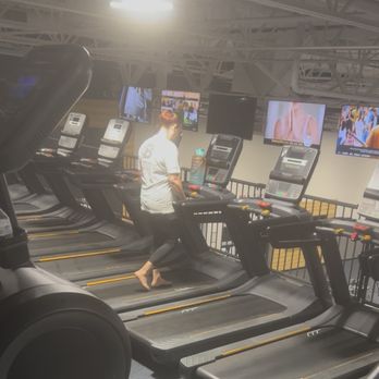 CRUNCH FITNESS - OUTER LOOP - Updated December 2025 - 49 Photos & 10 ...