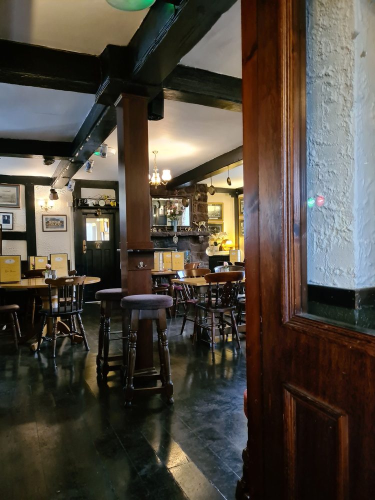 BEEHIVE INN - Updated September 2025 - Long Lane, Combs, London, United ...