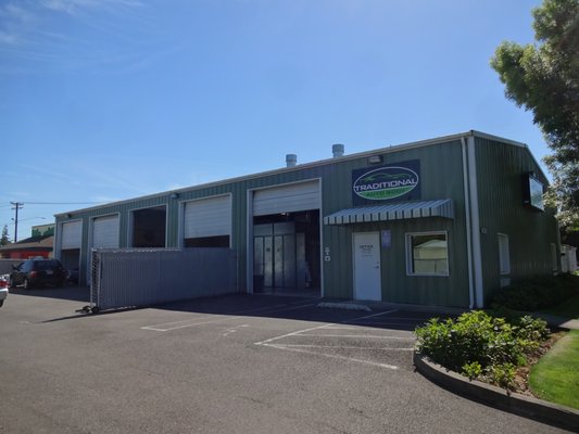 TRADITIONAL AUTO BODY & PAINTING - Updated December 2025 - 14 Photos ...