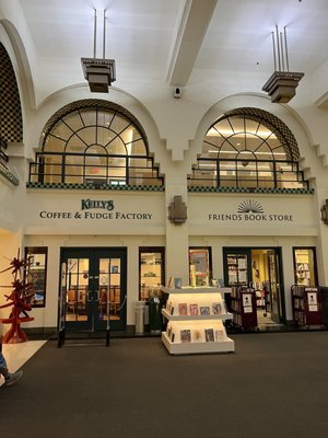 BEVERLY HILLS PUBLIC LIBRARY - Updated December 2025 - 164 Photos & 210 ...