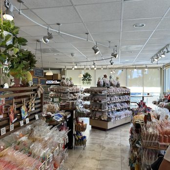 LIN’S HAWAIIAN SNACKS - 933 Photos & 324 Reviews - 401 Kamakee St ...