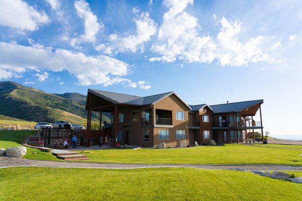 RUBY 360 LODGE - Updated December 2025 - 64 Photos & 11 Reviews - 301 N ...