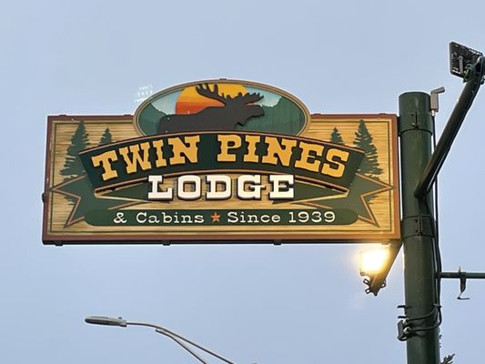 TWIN PINES LODGE & CABINS - Updated December 2025 - 26 Photos & 19 ...
