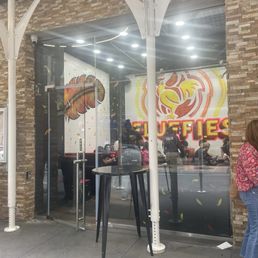 FLUFFIES HOT CHICKEN - MIDTOWN - Updated October 2025 - 15 Photos & 16 ...