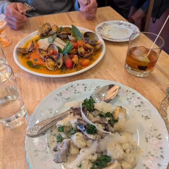 ROE - Updated January 2026 - 55 Photos & 32 Reviews - 207 Unity St ...