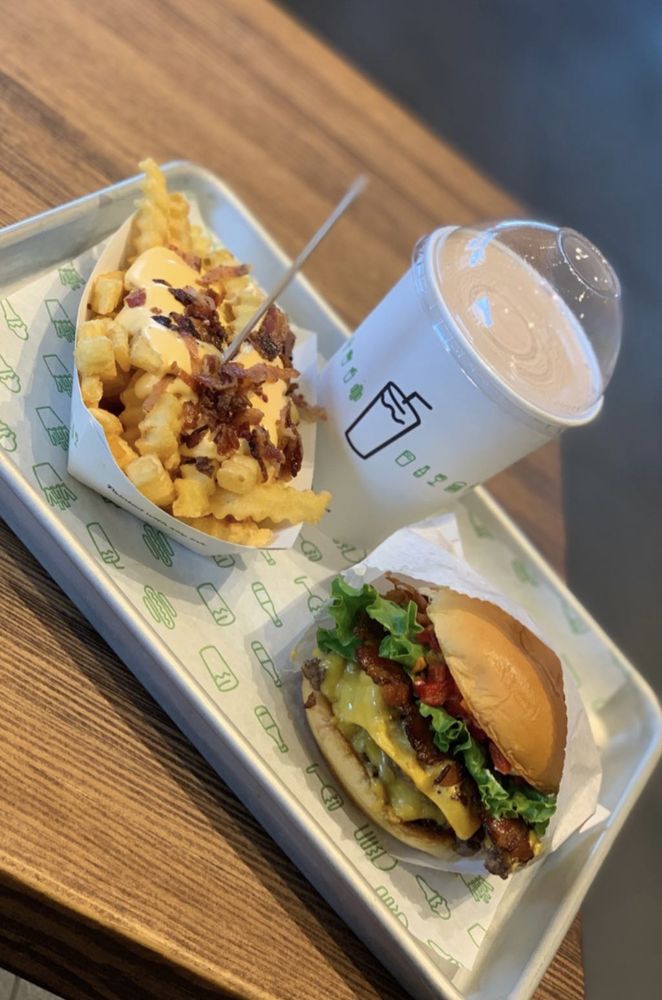SHAKE SHACK GREEN HILLS - Updated June 2024 - 181 Photos & 252 Reviews ...