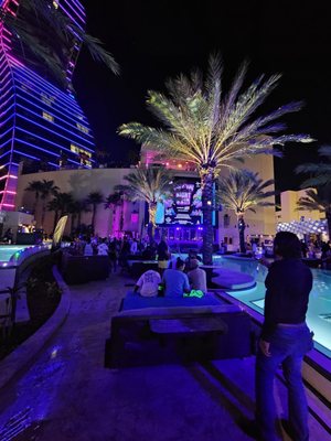 DAER - Updated January 2026 - 218 Photos & 102 Reviews - 1 Lucky St ...