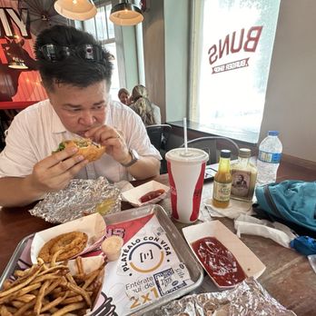 BUNS BURGER SHOP - Updated August 2025 - 327 Photos & 439 Reviews - Av ...