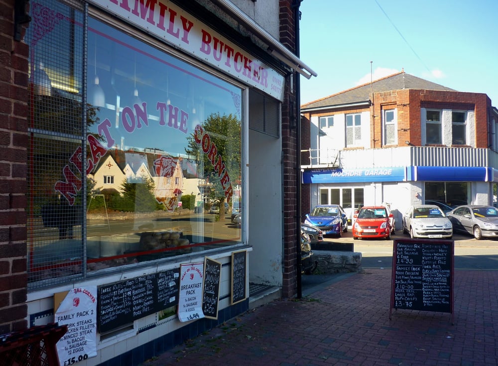 MEAT ON THE CORNER - 270 Conway Road, Mochdre, Conwy, United Kingdom ...