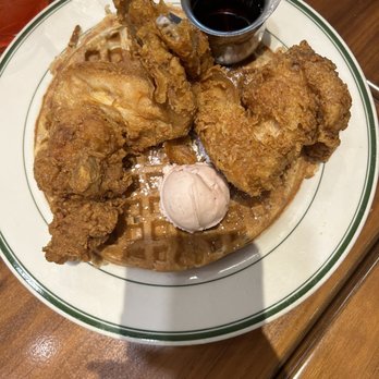 FIXINS SOUL KITCHEN - LOS ANGELES - 800 W Olympic Blvd, Los Angeles ...