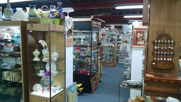 POTTERY PLACE ANTIQUES - Updated October 2025 - 2000 Old W Main St, Red ...