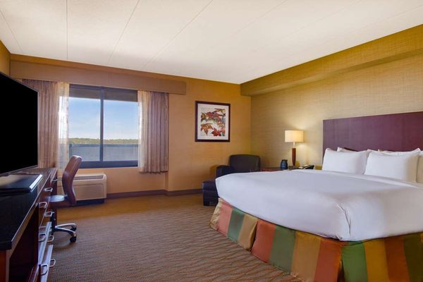 DOUBLETREE BY HILTON HOTEL BOSTON NORTH SHORE - 269 Photos & 187 ...