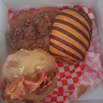 BENJI’S BAKERY & CAFE - 352 Photos & 213 Reviews - 901 E Dimond Blvd ...