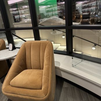 ELITE EXPERIENCE AT VAULT: CHEERS TO THE 2024 BADGE! - 34 Photos - 111 ...