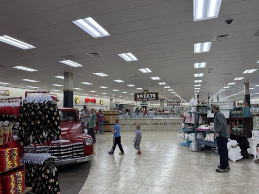 BUC-EES’S - Updated May 2025 - 92 Photos & 30 Reviews - 9900 E ...