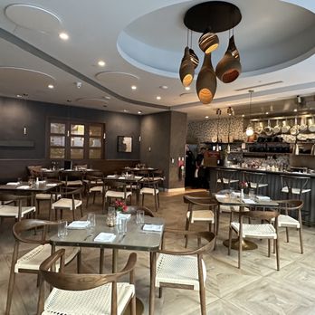 THE HENRI - Updated May 2025 - 118 Photos & 64 Reviews - 1301 ...