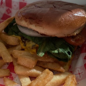 IZZY’S DOCKSIDE DINER & PUB - Updated November 2024 - 14 Photos & 21 ...