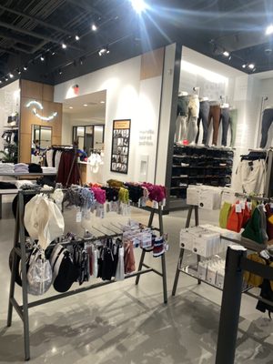LULULEMON - Updated November 2024 - 20 Photos - 701 S Rosemary Ave ...