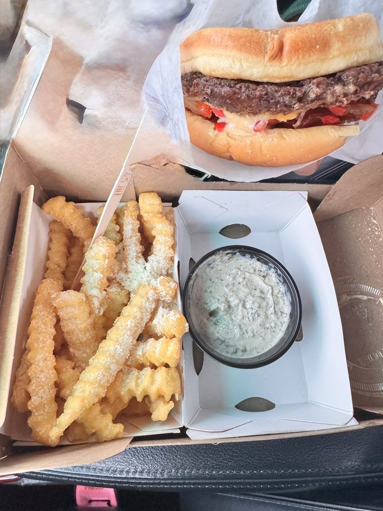 SHAKE SHACK WRENTHAM - Updated December 2025 - 21 Photos & 12 Reviews ...