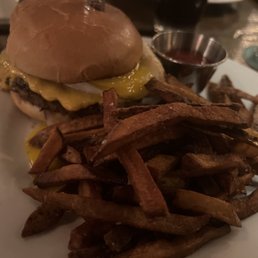 ME & BILLY - Updated June 2025 - 178 Photos & 377 Reviews - 200 W 3rd ...