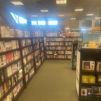 BARNES & NOBLE BOOKSELLERS - Updated November 2025 - 176 Photos & 143 ...