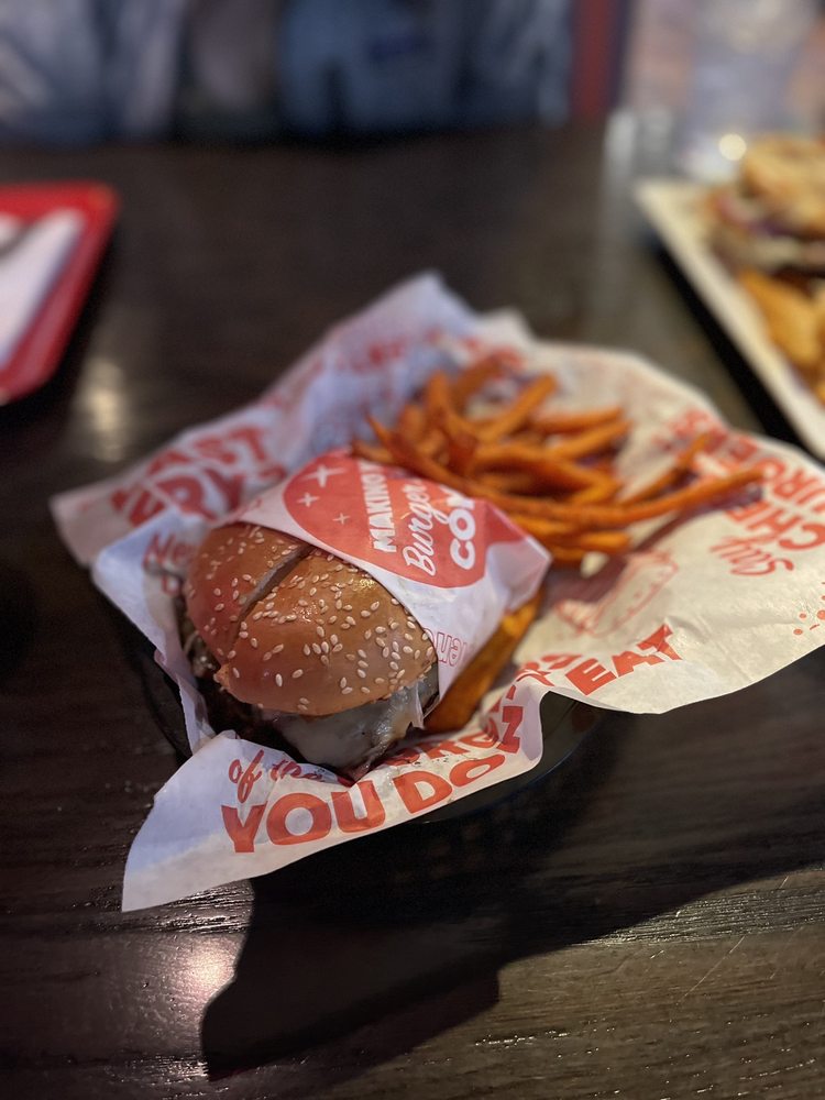 RED ROBIN GOURMET BURGERS AND BREWS - Updated July 2025 - 217 Photos ...