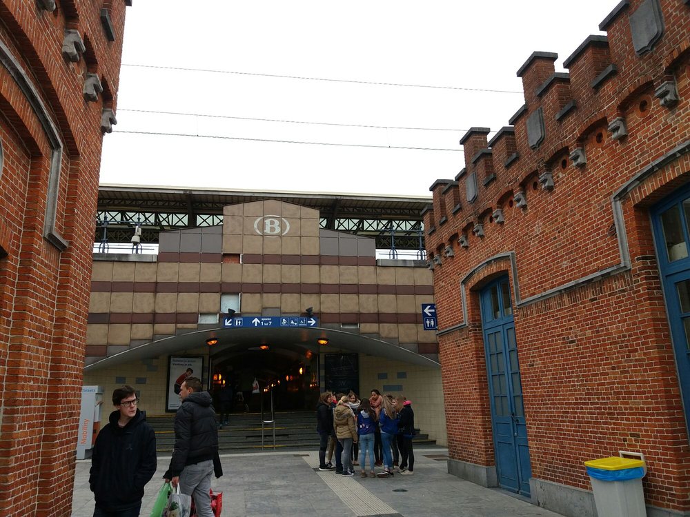 STATION AALST - Updated April 2024 - Stationsplein 9, Aalst, Oost ...