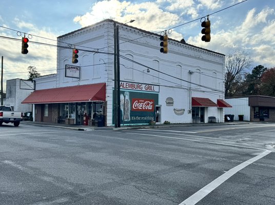 SALEMBURG GRILL - Updated December 2025 - 19 Photos - 100 S Main St ...