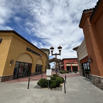 OUTLETS AT TEJON - Updated November 2025 - 543 Photos & 311 Reviews ...