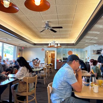 VILLAGE INN - Updated January 2026 - 47 Photos & 72 Reviews - 1741 Rio ...