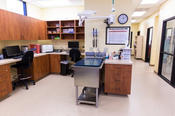 HOMETOWN VETERINARY HOSPITAL - Updated July 2025 - 14 Photos - 2215-A W ...