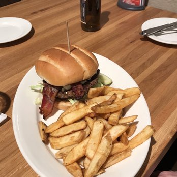 BLUE 32 SPORTS GRILL - Updated October 2025 - 97 Photos & 149 Reviews ...