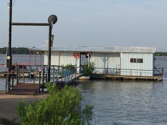 PEANUT’S CRAPPIE HOUSE - Updated December 2025 - 312 Hot Point Lp ...