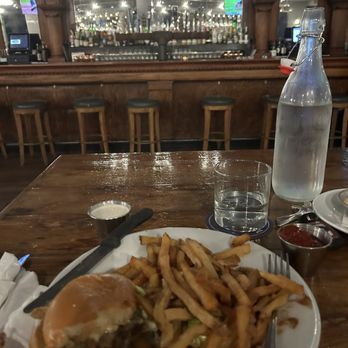 ME & BILLY - Updated June 2025 - 172 Photos & 376 Reviews - 200 W 3rd ...