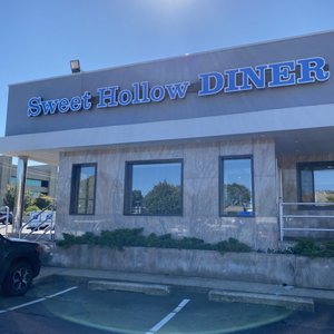 SWEET HOLLOW DINER - 119 Photos & 150 Reviews - 100 Broadhollow Rd ...