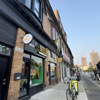9 MILE JAMAICAN AND INTERNATIONAL CUISINE - Updated January 2026 - 1334 Bloor Street W, Toronto ...