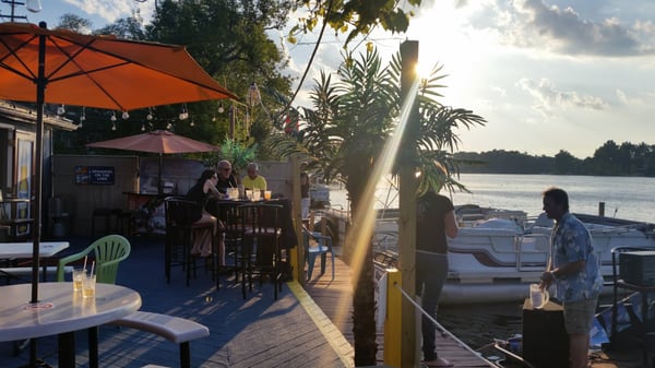 SPRADER’S ON THE LAKE - Updated November 2025 - 27 Reviews - 10070 ...