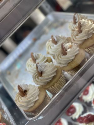 KREAMIES BAKERY - Updated July 2025 - 54 Photos & 21 Reviews - 367 W ...