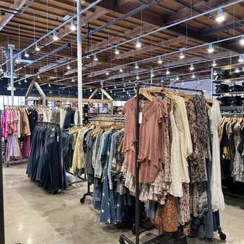 BOOT BARN - Updated October 2025 - 102 Photos & 175 Reviews - 606 W ...