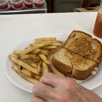 RAYNE’S REEF SODA FOUNTAIN & GRILL - Updated January 2026 - 168 Photos ...