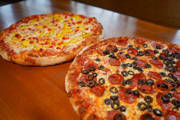 CALIENTE PIZZA AND DRAFT HOUSE - Updated December 2025 - 143 Photos ...