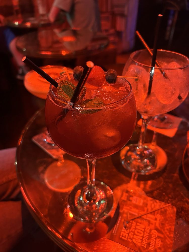 THE RED HEN - Updated May 2024 - 14 Photos - 15 Patrick Street ...